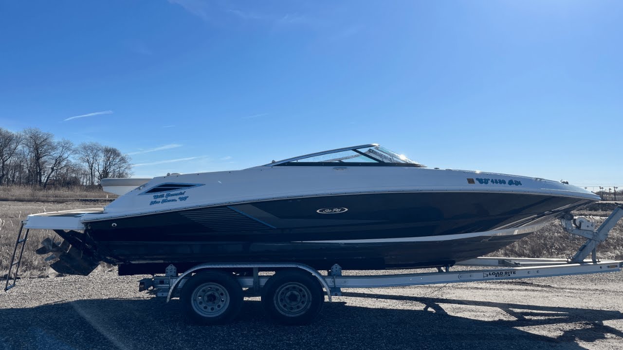 VERSATILE AND STYLISH BOWRIDER | 2013 Sea Ray 220 Sundeck | MarineMax ...