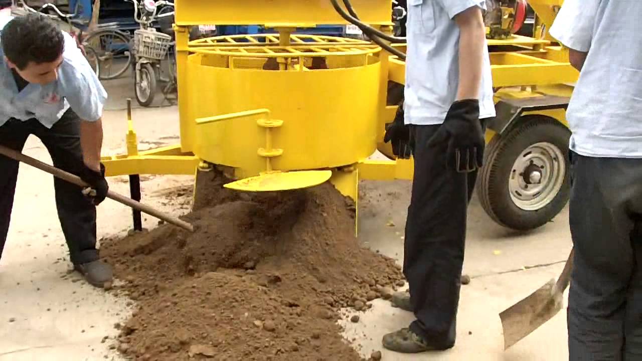 M7MI mobile hydraform interlocking brick machine - YouTube