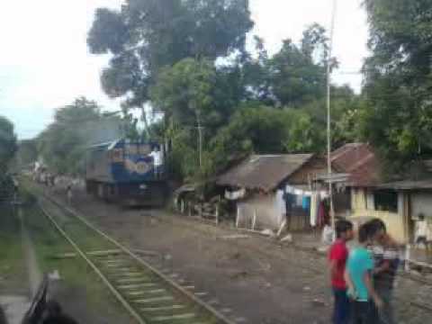 PNR bicol express and commuter train bicol, naga city - YouTube