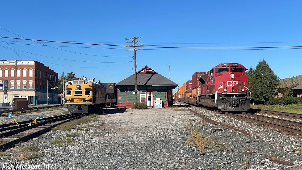 CSX I166-28 w/ CP SD70ACU #7027 and CP AC44CWM #8134 @ North Tarr St in ...
