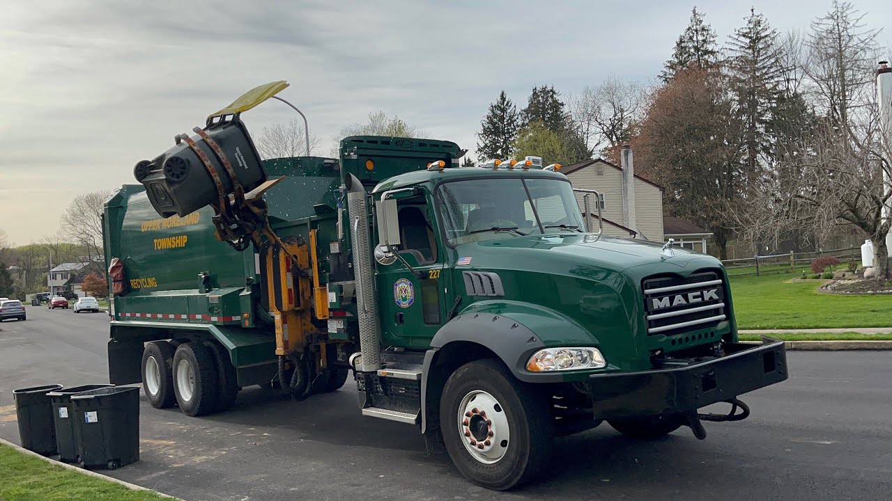 Upper Moreland Mack Granite side loader garbage truck - YouTube