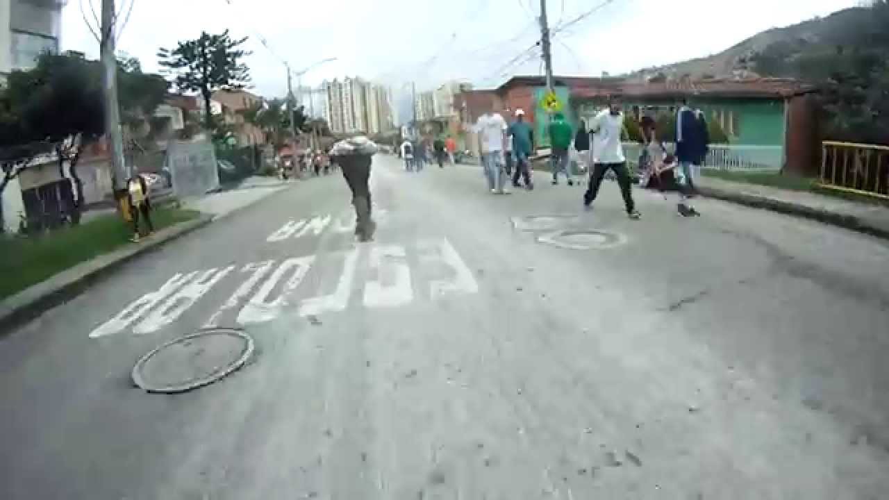 Downhill Push Cart Race Medellin - YouTube