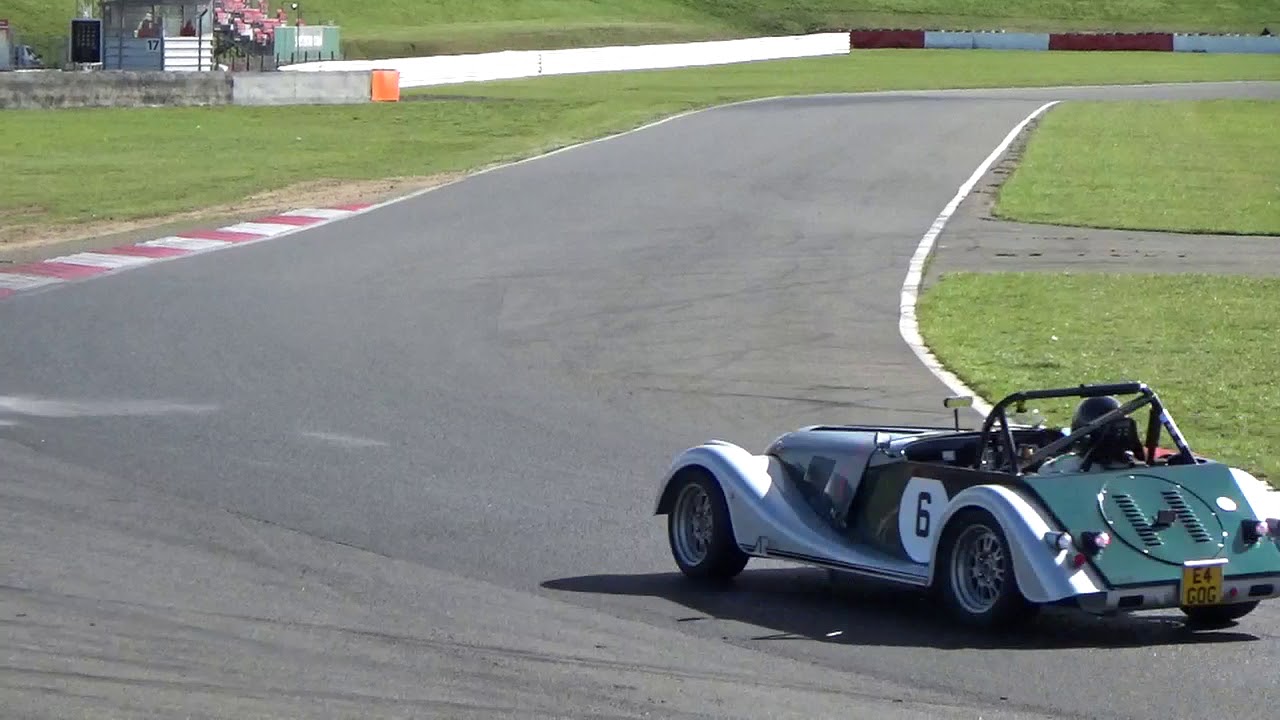Morgan Challenge Race First Lap Snetterton - YouTube