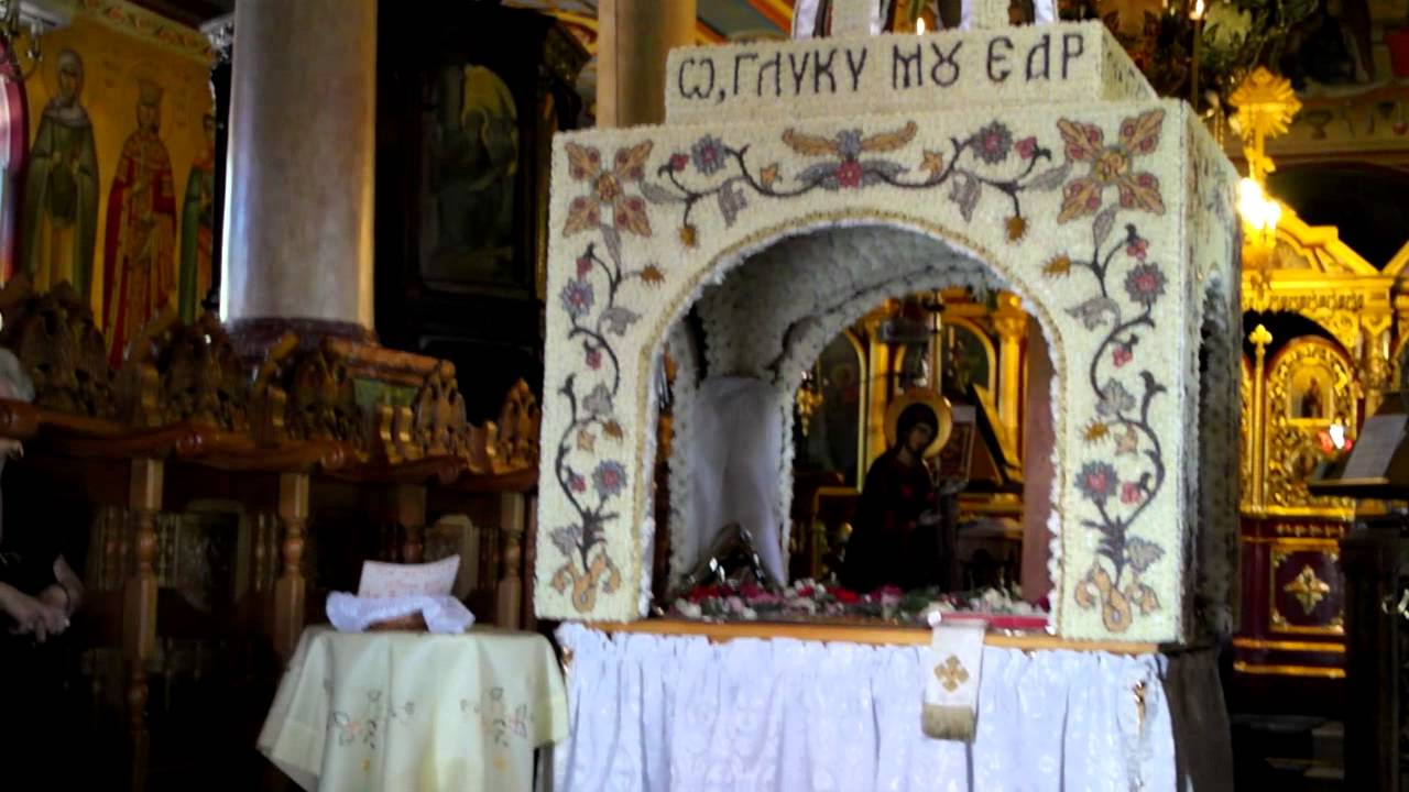 Easter in Ouranoupolis 2013 - Decorating the Epitaphios - YouTube