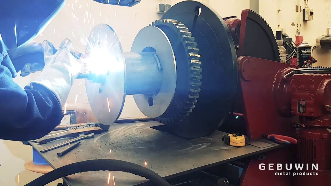 Welding the drum to the worm wheel - Gebuwin - YouTube