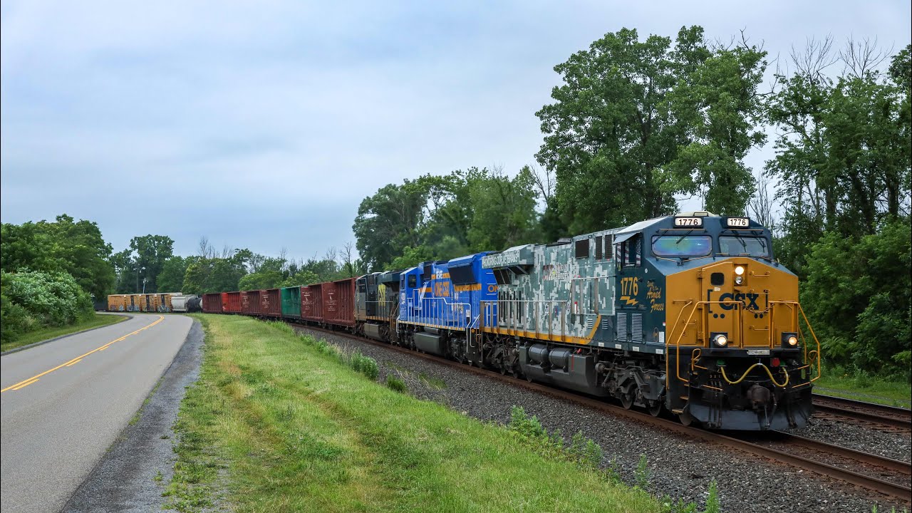 CSXT M20423 @ Palmyra, NY with CSXT 1776/CSXT 4720 - YouTube