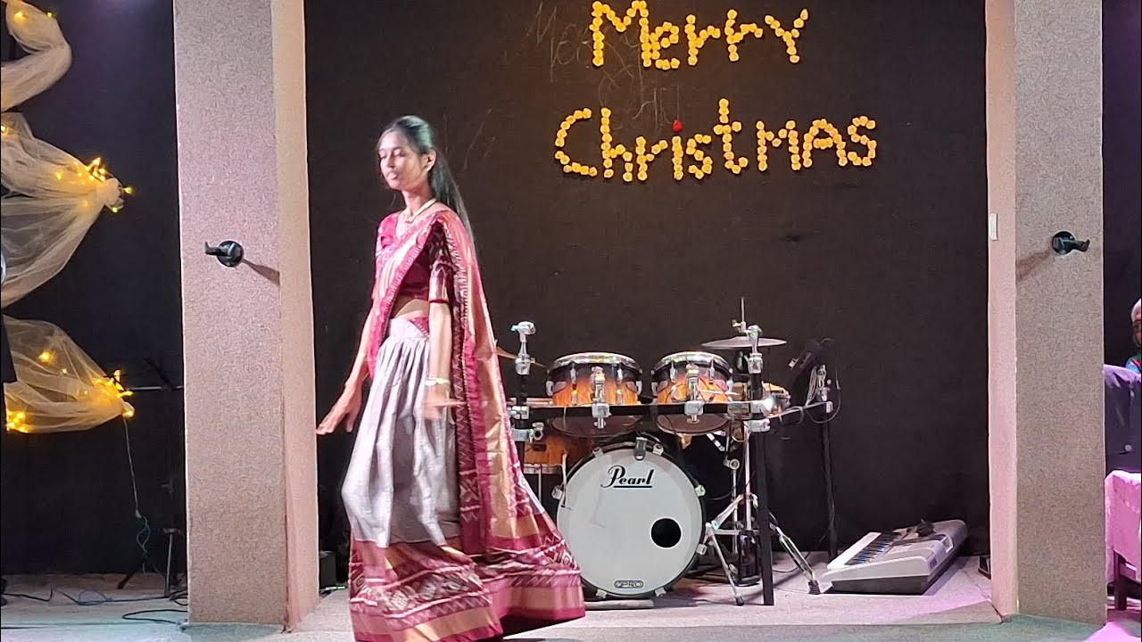 Sada Raja Christmas dance - YouTube
