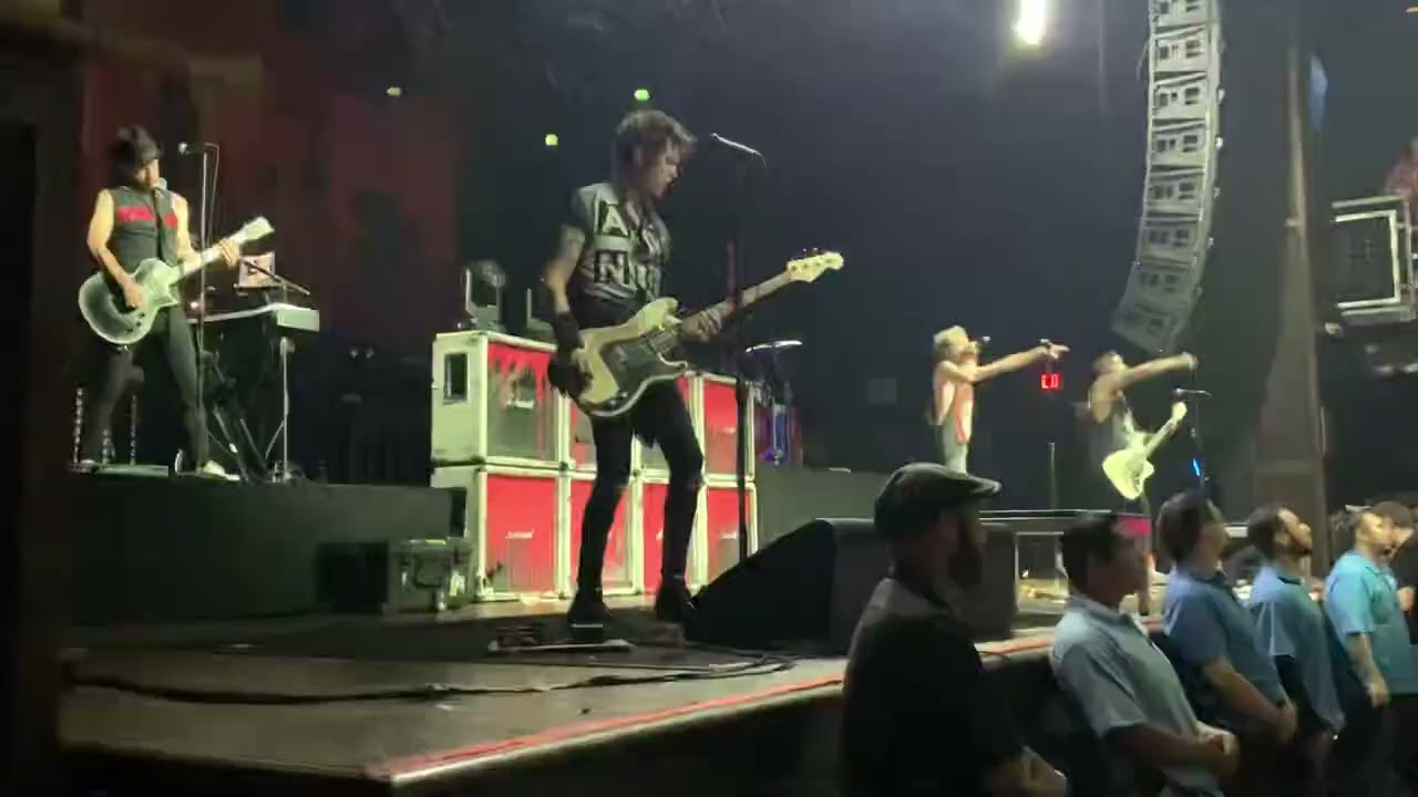 Sum 41- Underclass Hero Outro - House of Blues, Anaheim, CA - YouTube