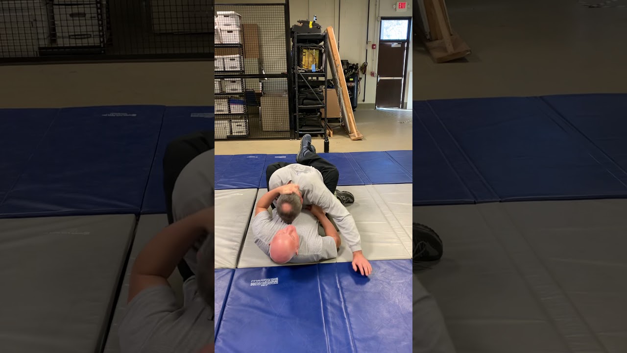 Opposite side gun grab sweep to mount - YouTube