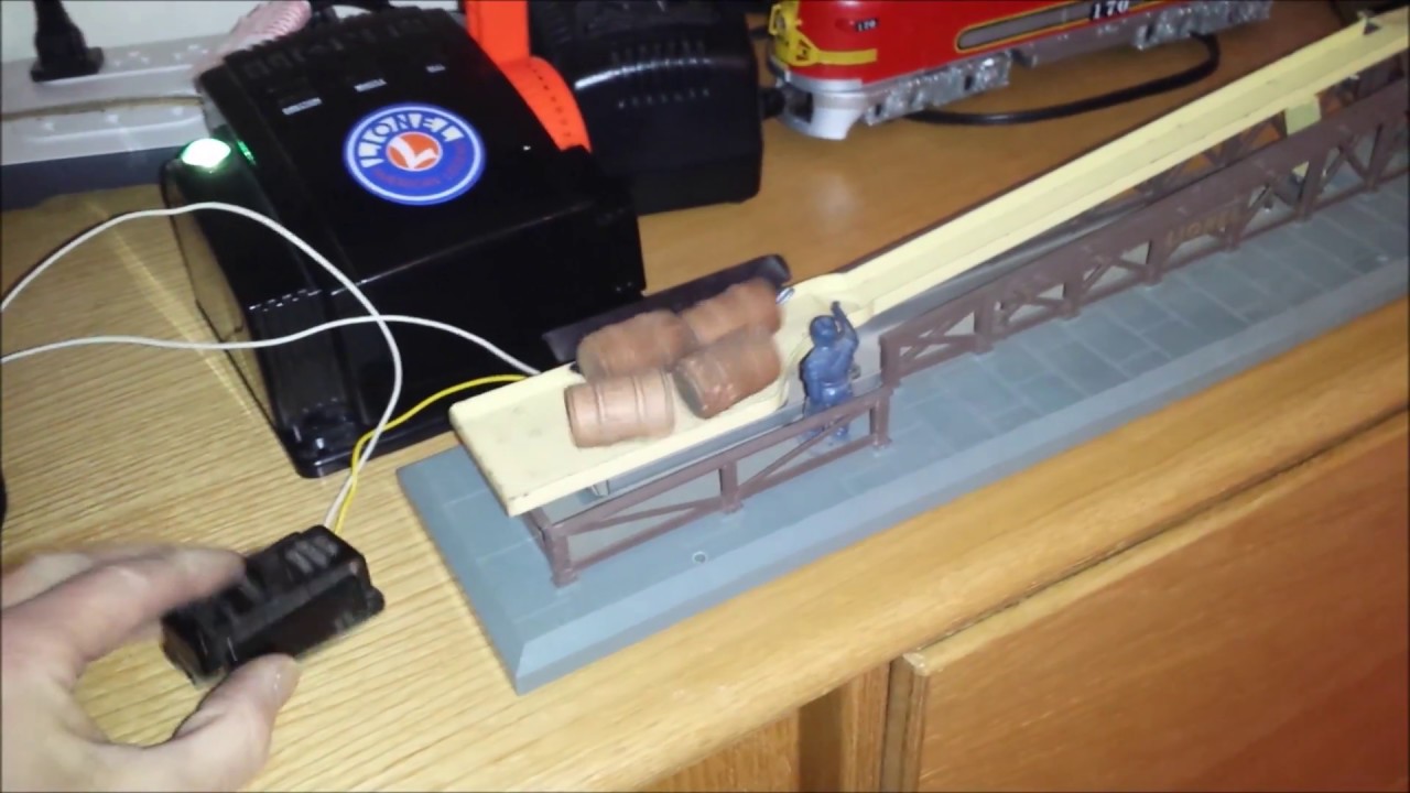 Lionel No. 362 Barrel Loader - YouTube