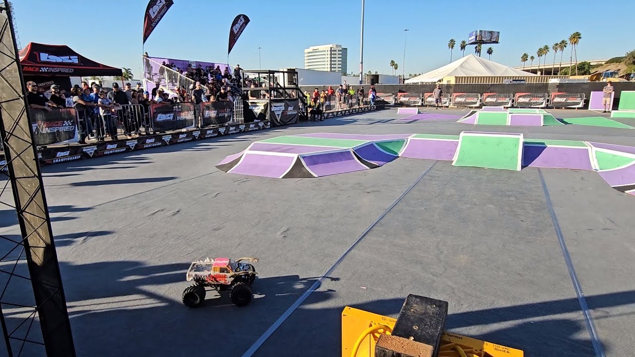 2023 Monsterjam Losi RC Freestyle (Nitro VS Neon) - Zombie - YouTube