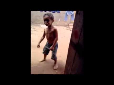 video engraçado  menino dança forro muito engraçado
