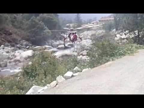 Yosemite Fire Helicopter Close-up Refilling . . . amazing pilot skills ...