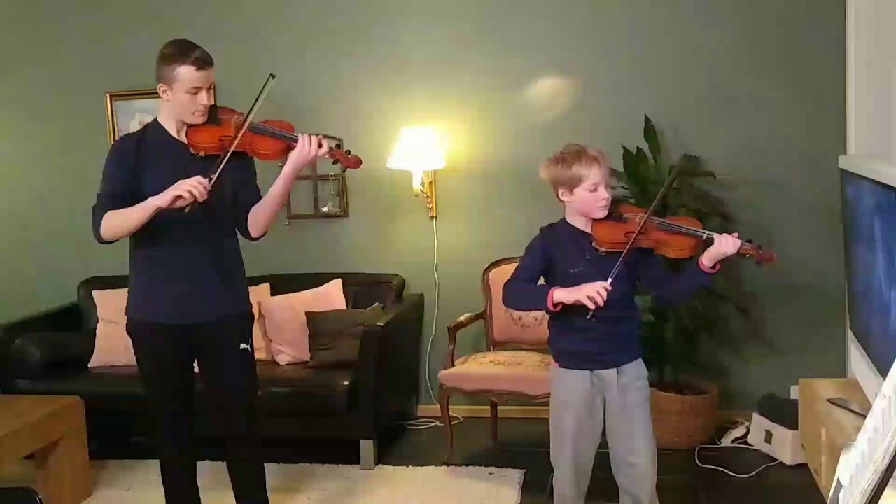Gustav og Martin spiller Gänglät - YouTube