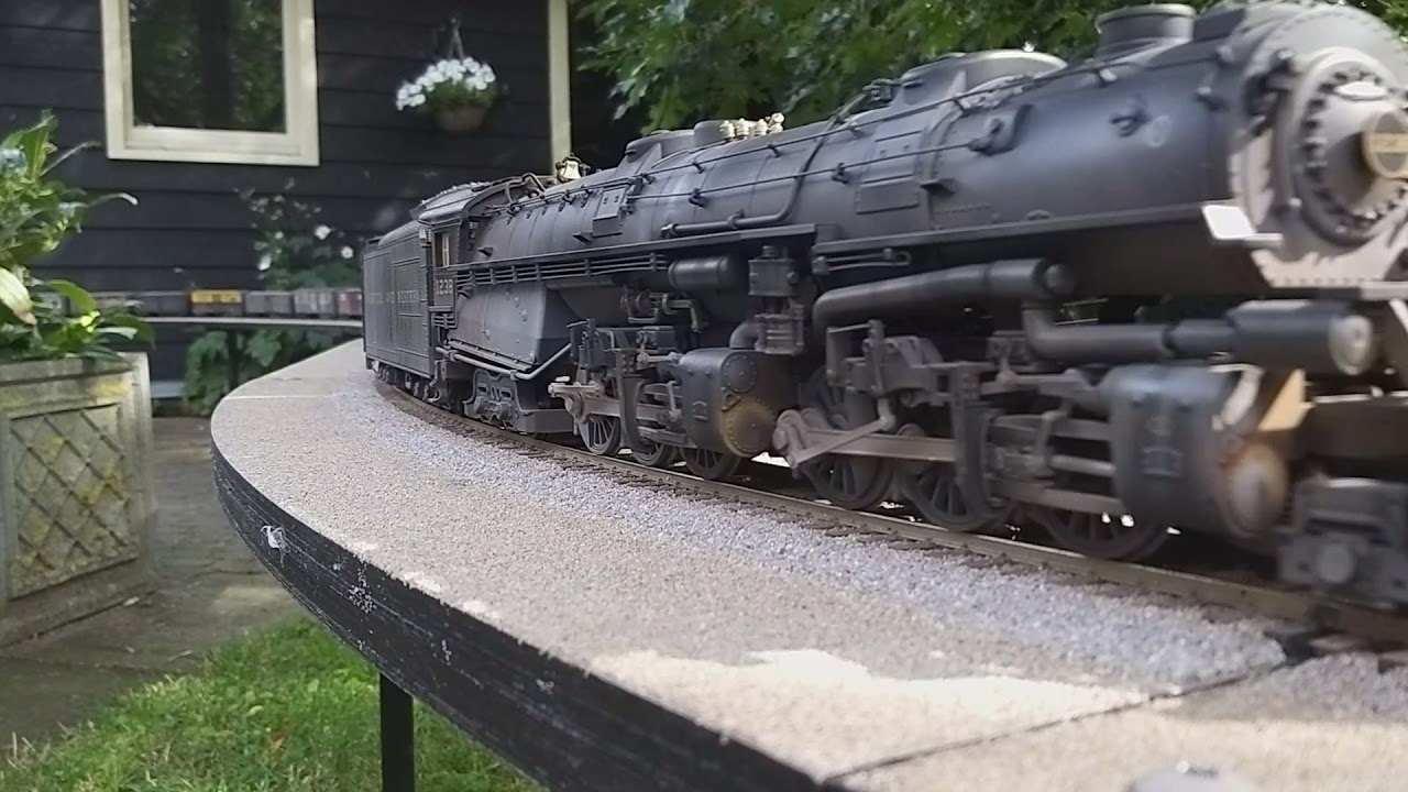 N&W 1238 mit Boxcarzug im Garten 1 - YouTube