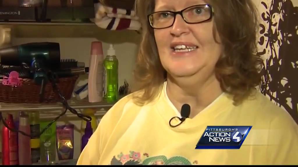 Woman finds python in her bathroom in middle of night - YouTube