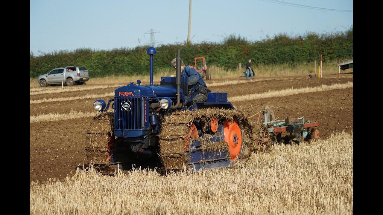 Fordson County Crawler. - YouTube