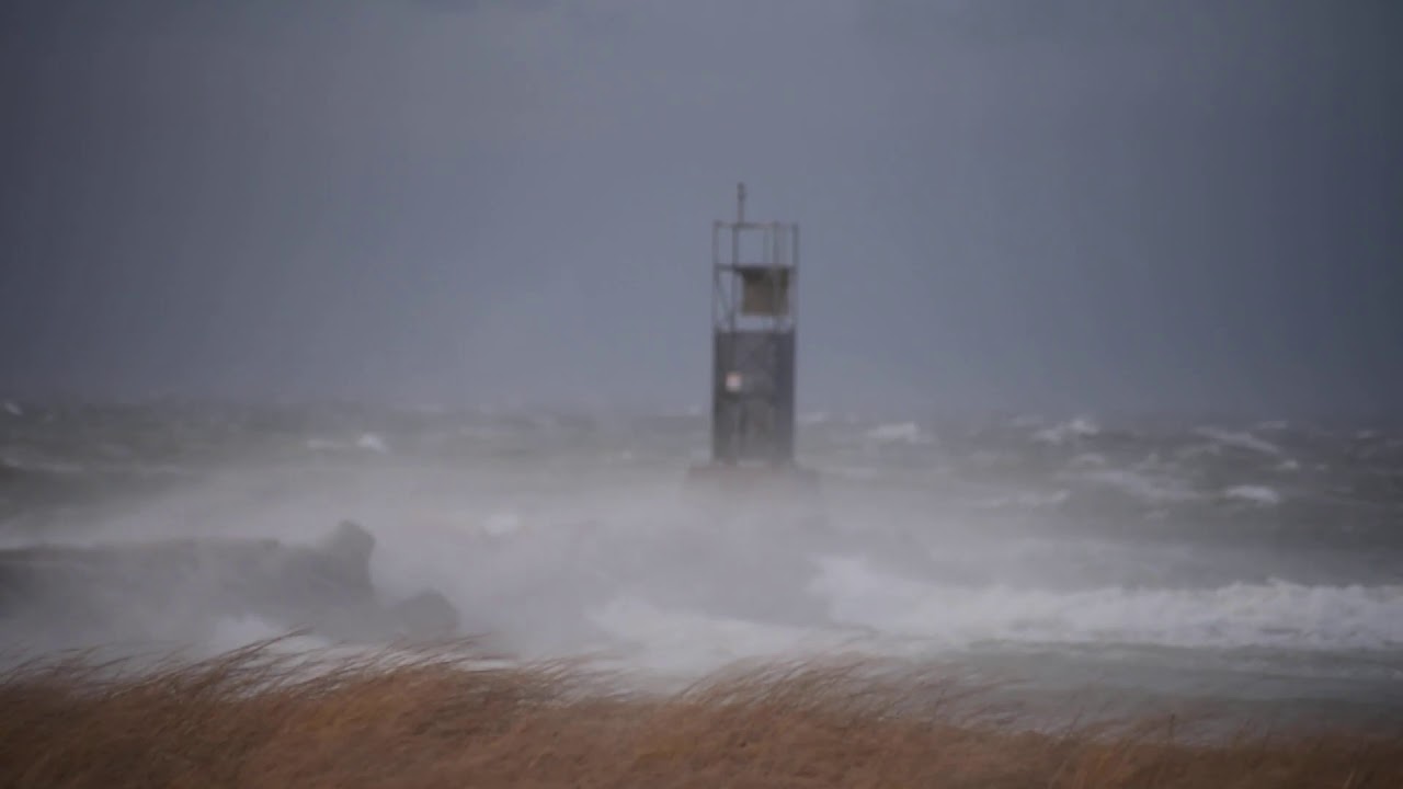 Fierce Winds at Montauk Harbor - YouTube