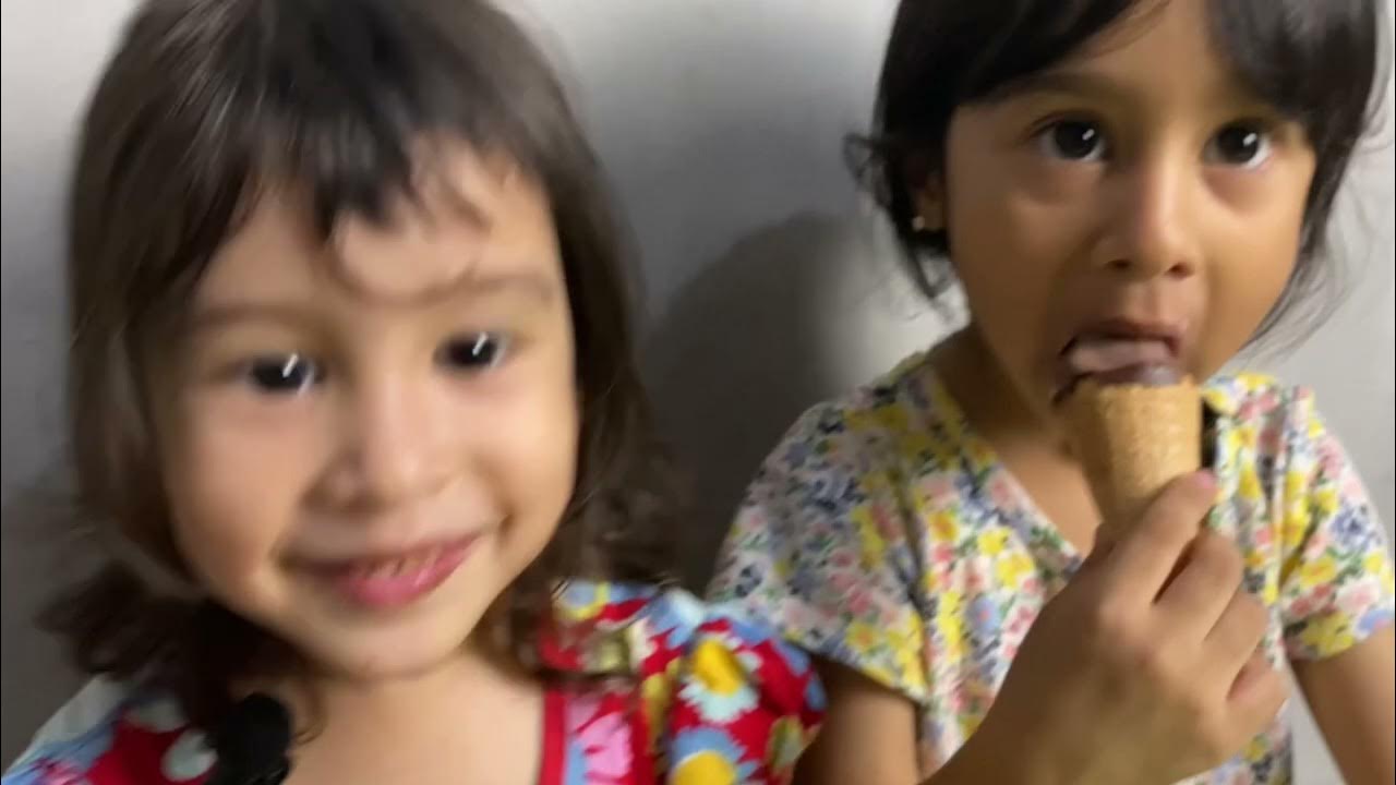 makan ice cream bersama adikku - YouTube
