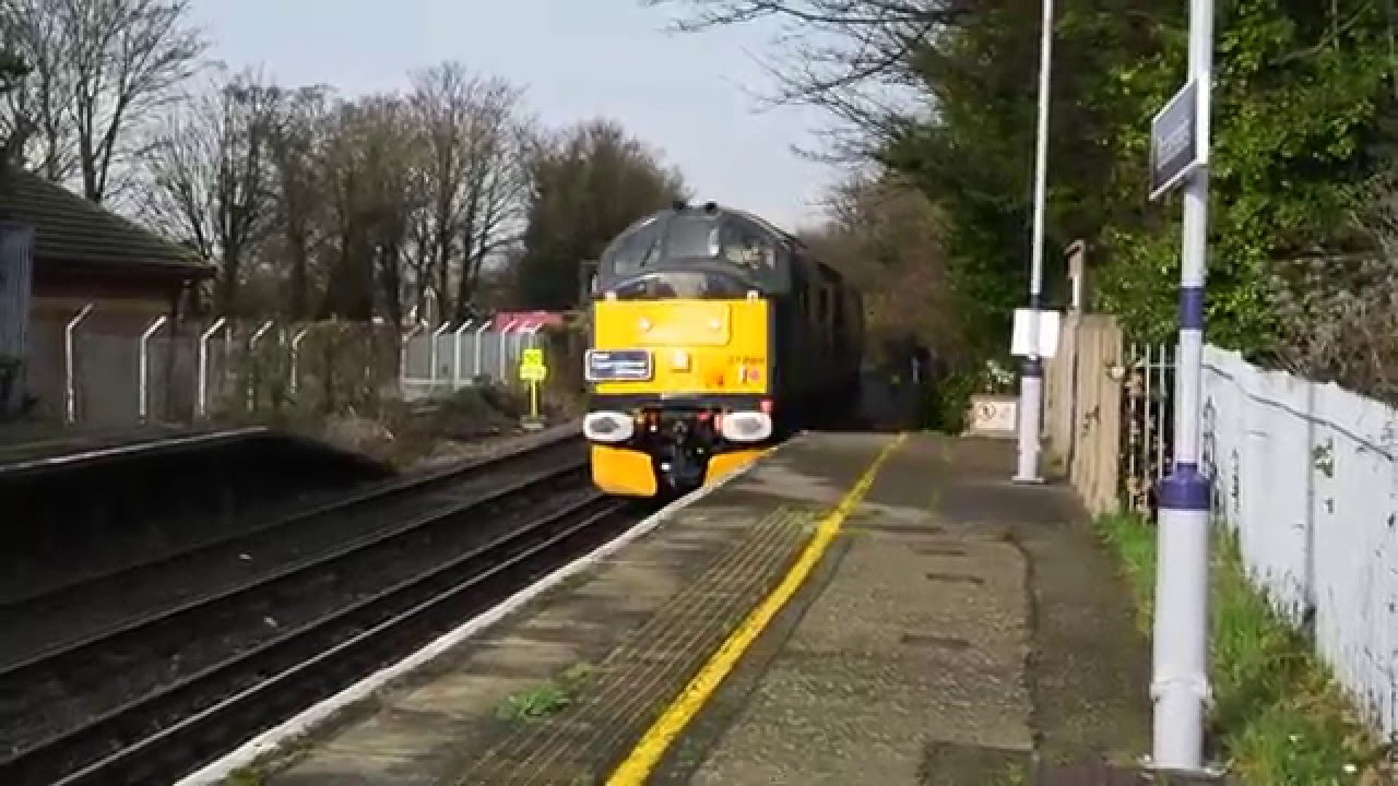 Class 37 37884 drags class 375 375615 through Broadstairs 19/12/15 ...