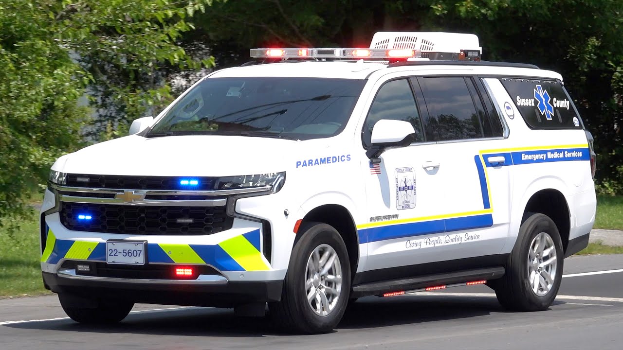 Sussex County EMS Medic 104 Responding - YouTube