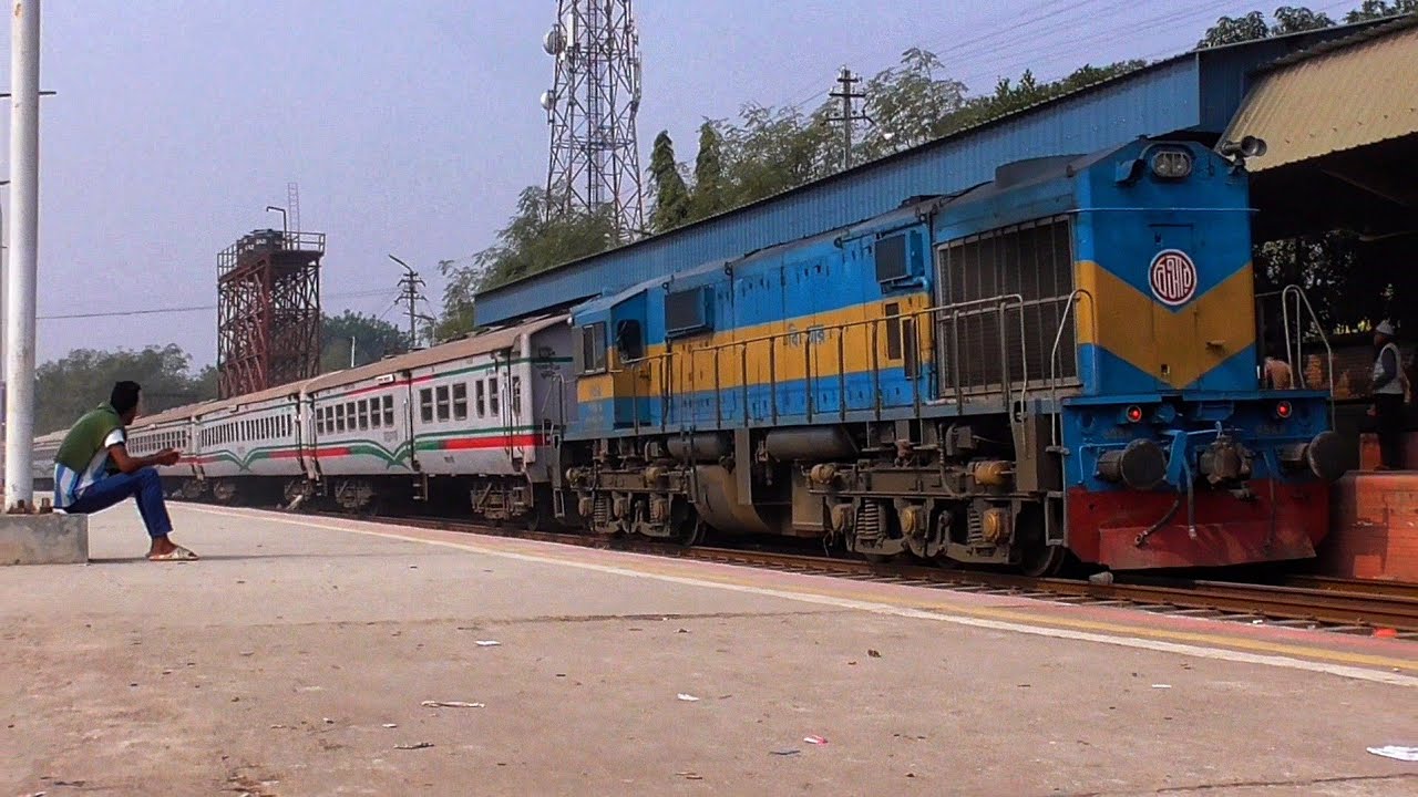 Banglabandha Express first journey with White PT Inka Rake || 804 Down ...