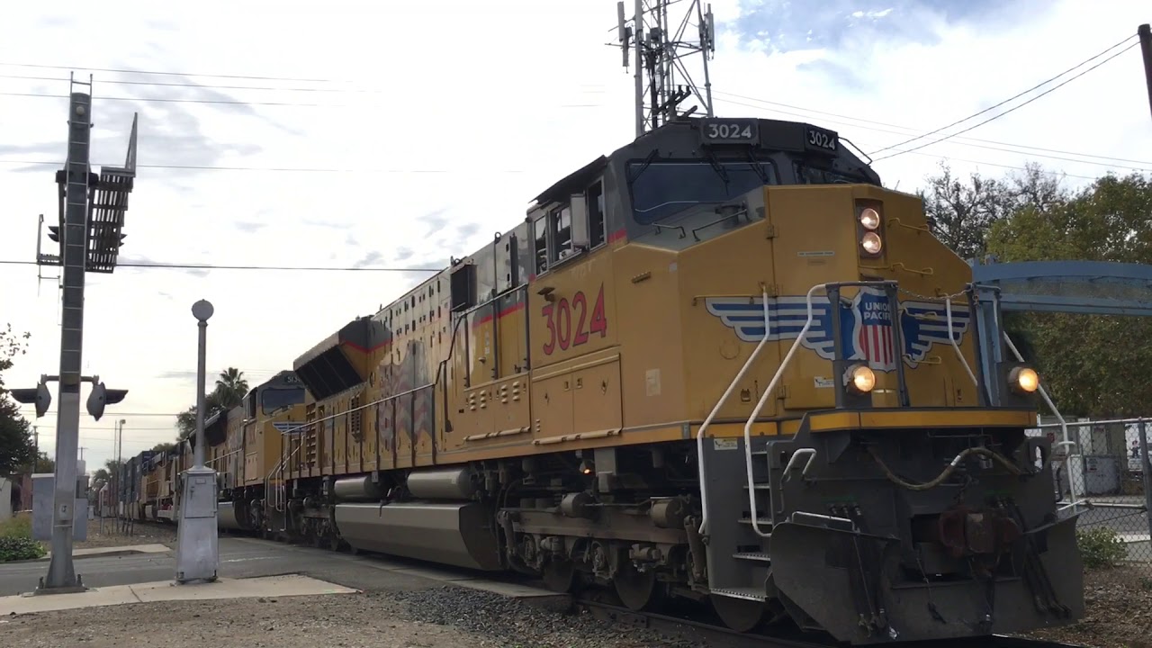 Railfanning Haggin Junction Ft. IC Blue Devil 2459! - YouTube