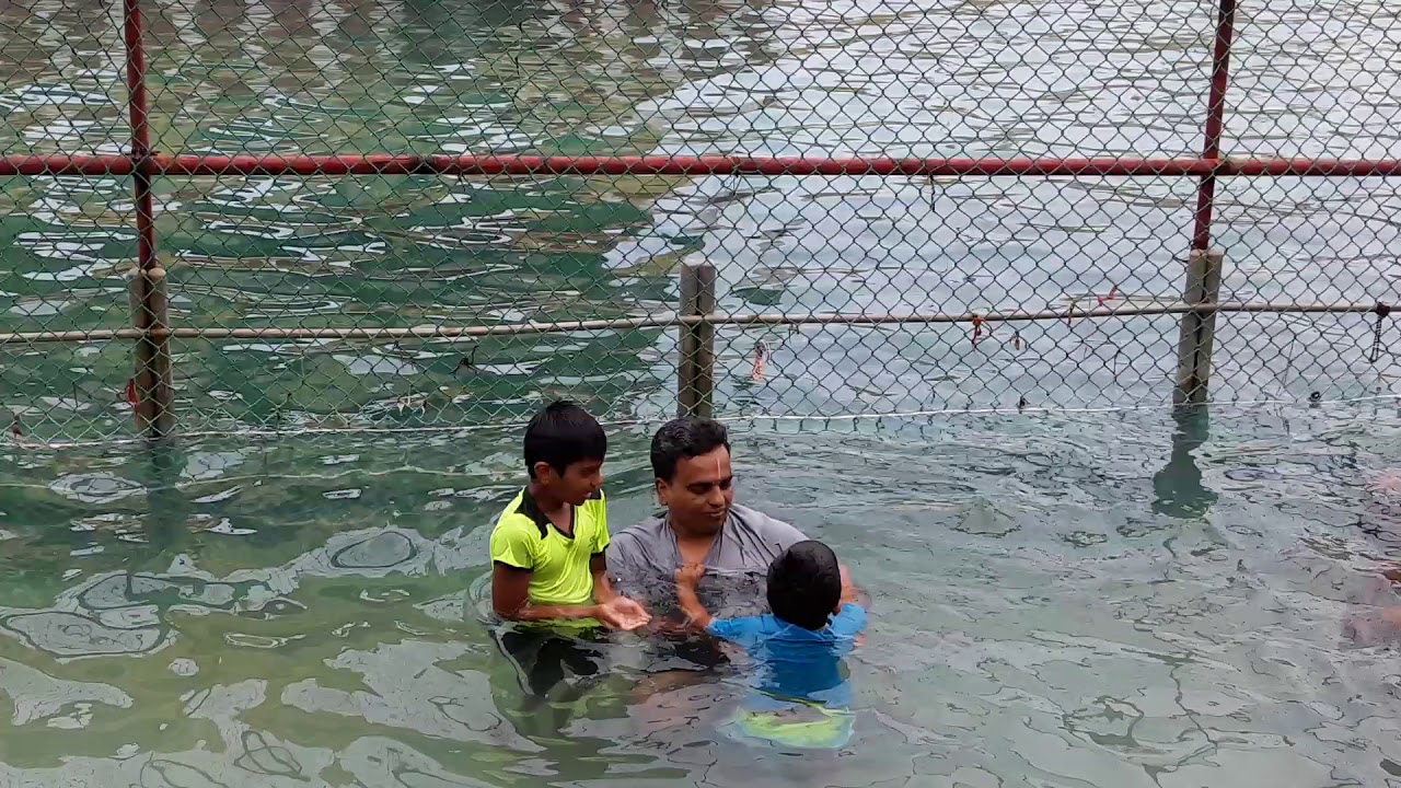Rohan Jadar - Taking bath in Tirupati's pushkarni - YouTube