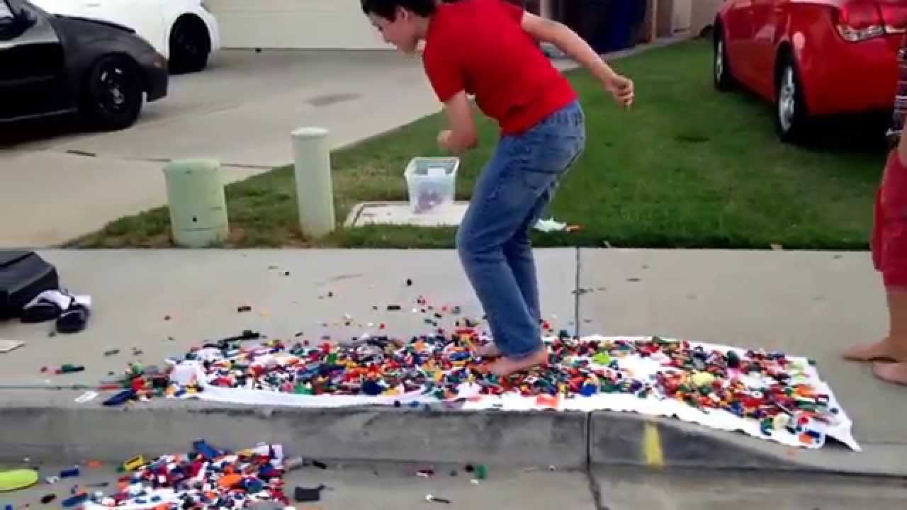 Lego walk - YouTube