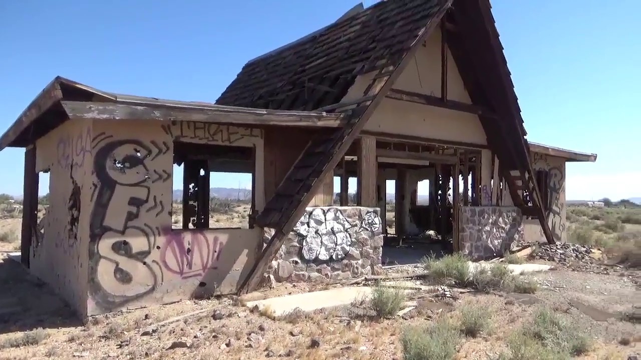 Yermo CA Abandoned Land Office near Lake Delores Water Park - YouTube
