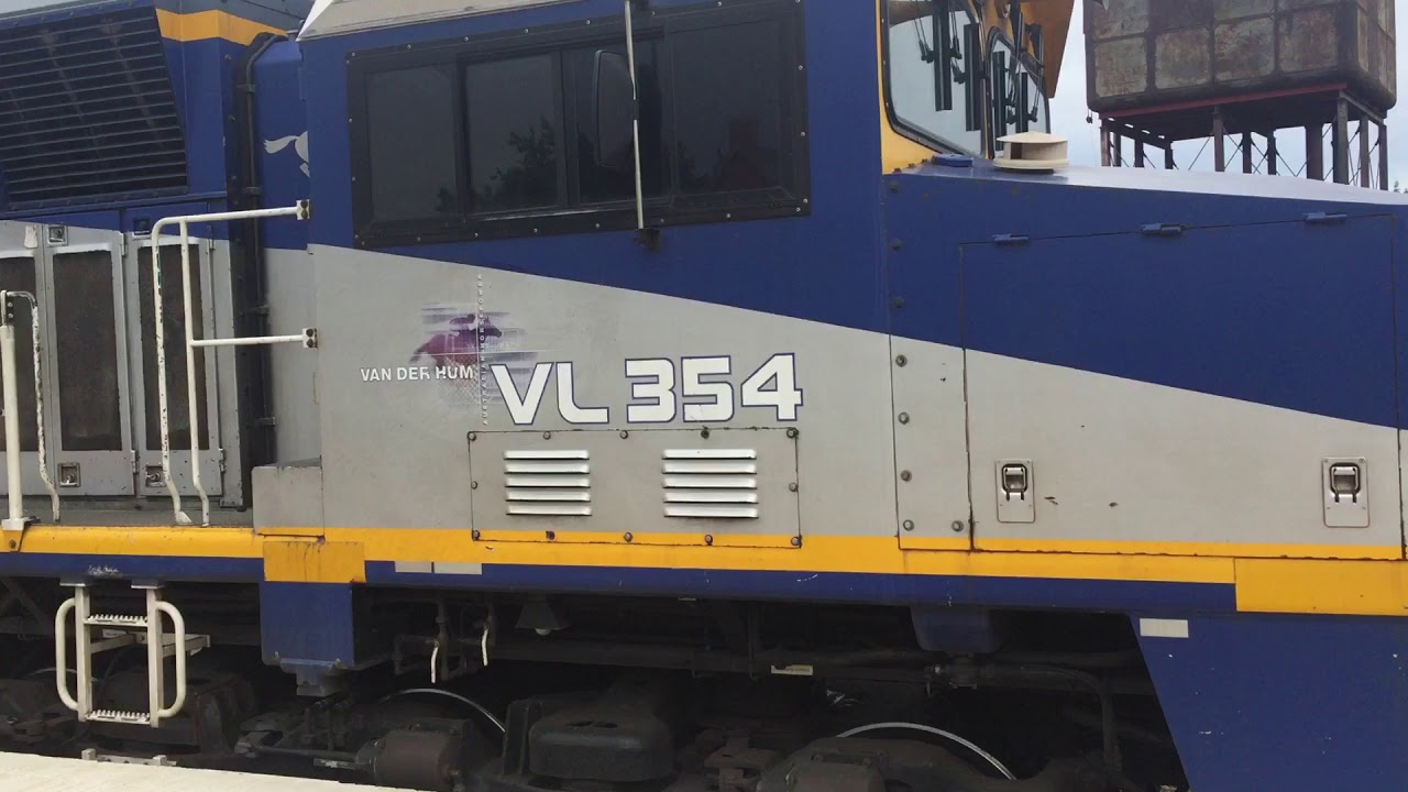 VL class locomotive at Goulburn Station NSW - YouTube