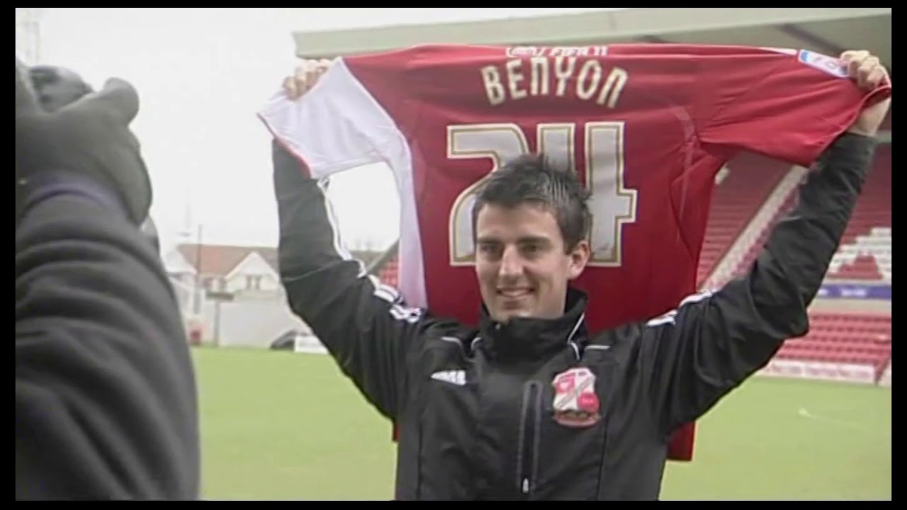2011-01-31 Elliot Benyon signs for Swindon Town on transfer deadline ...