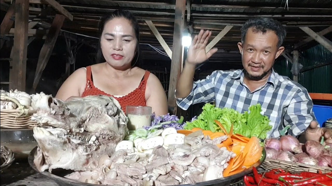 Vlog 1034. Cooking with srey ly. We eat pork with fresh vegetables and ...