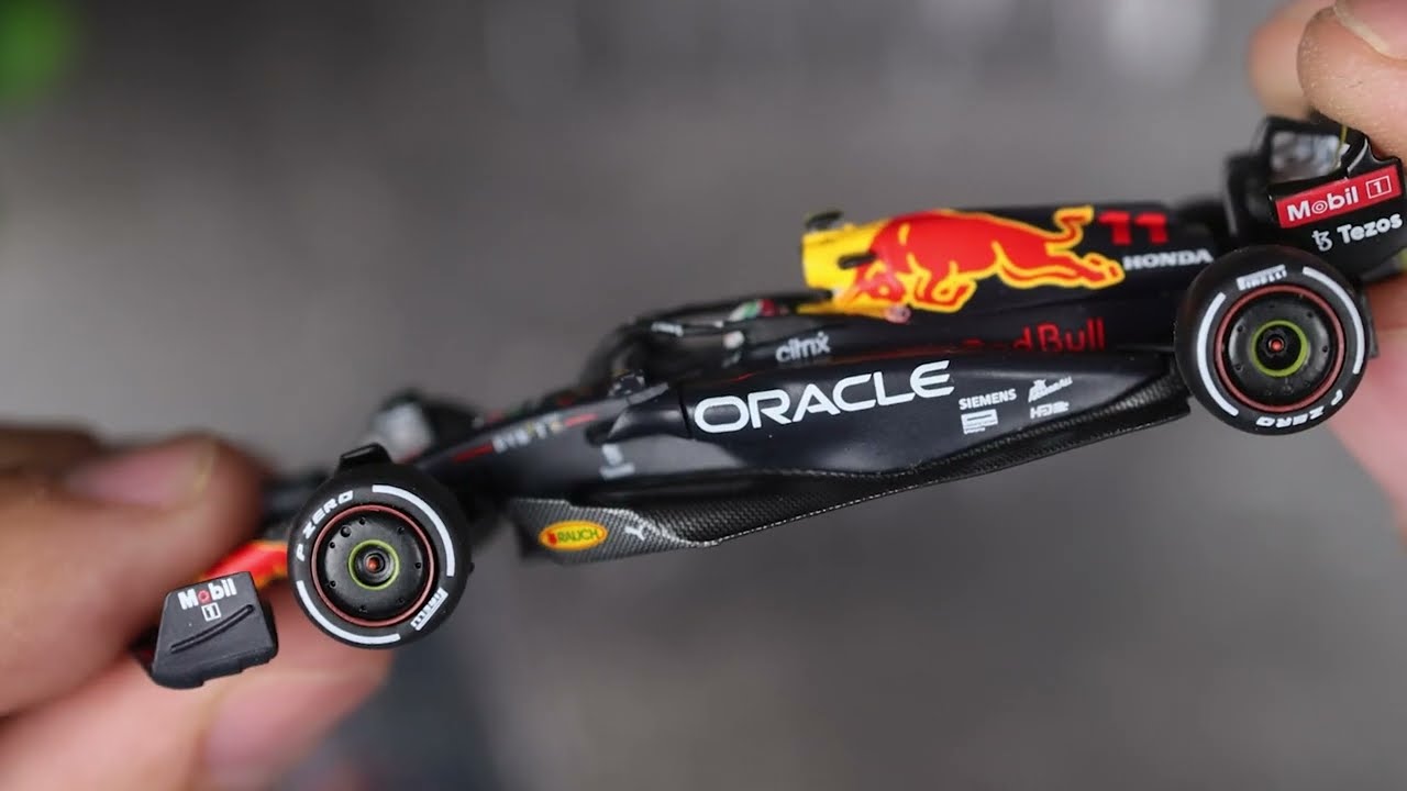Mini GT RB18: Un homenaje a la leyenda de Checo Pérez - YouTube