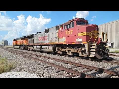 BNSF Grain power move Ft. Fake bonnet - YouTube