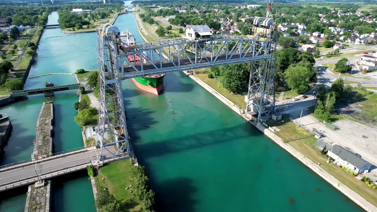 Lock 8 in Port Colborne - YouTube