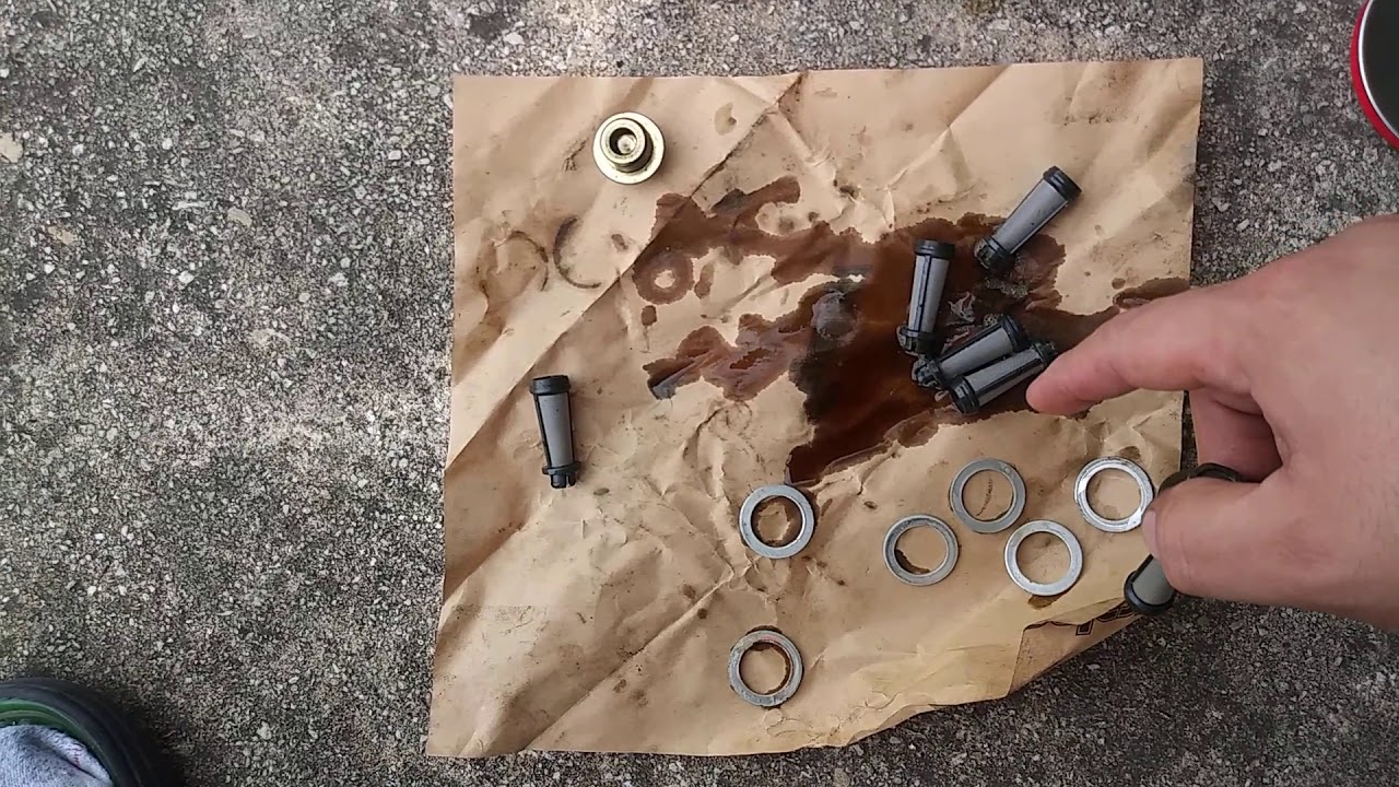 Cleaning Toyota vvti oil control valve filters with degreaser - YouTube
