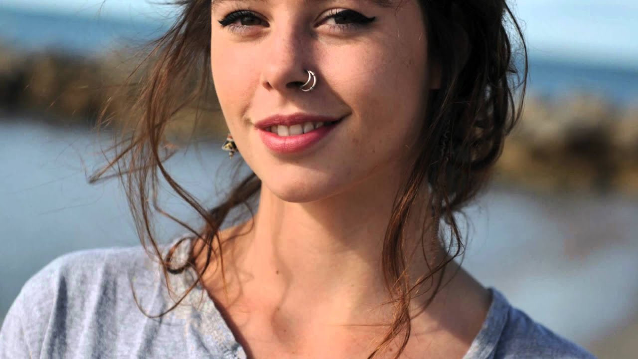 LUCY FAIS SON CHAUD - YouTube