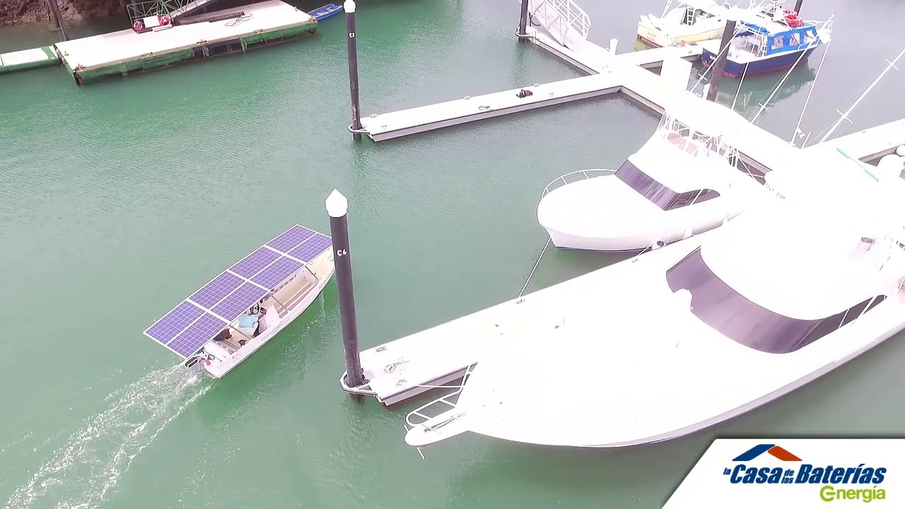 Instalación de Sistema de Energía Solar en Bote - YouTube