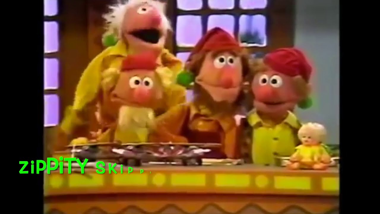 Muppet Songs: Happy Little Christmas Elves - YouTube