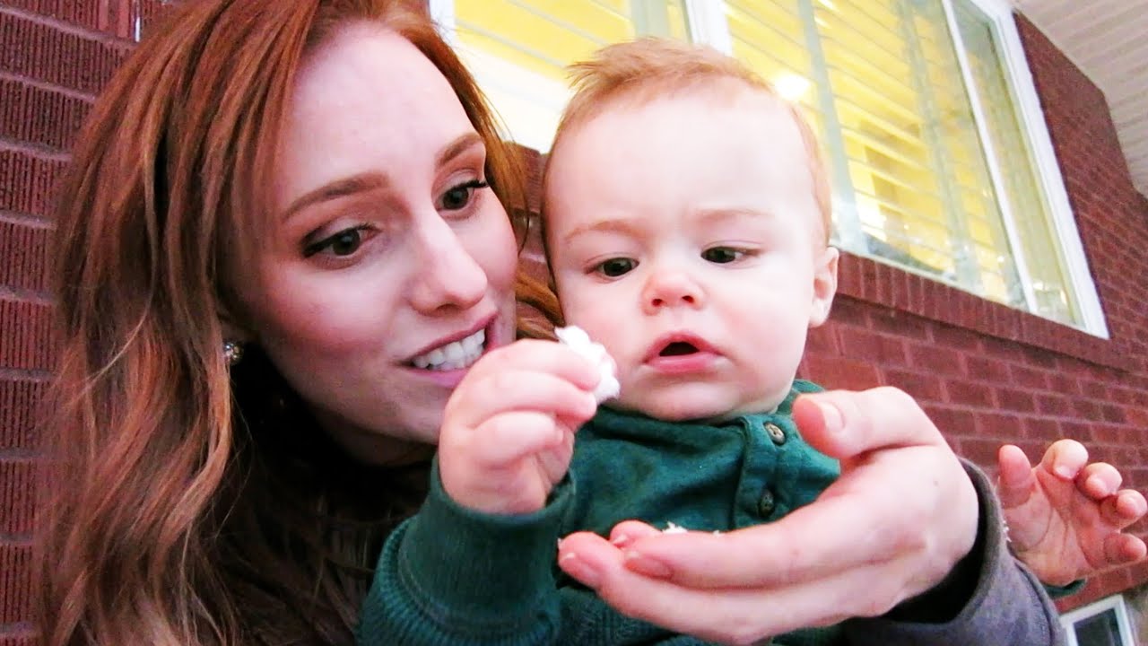 FIRST TIME SEEING SNOW!! - YouTube