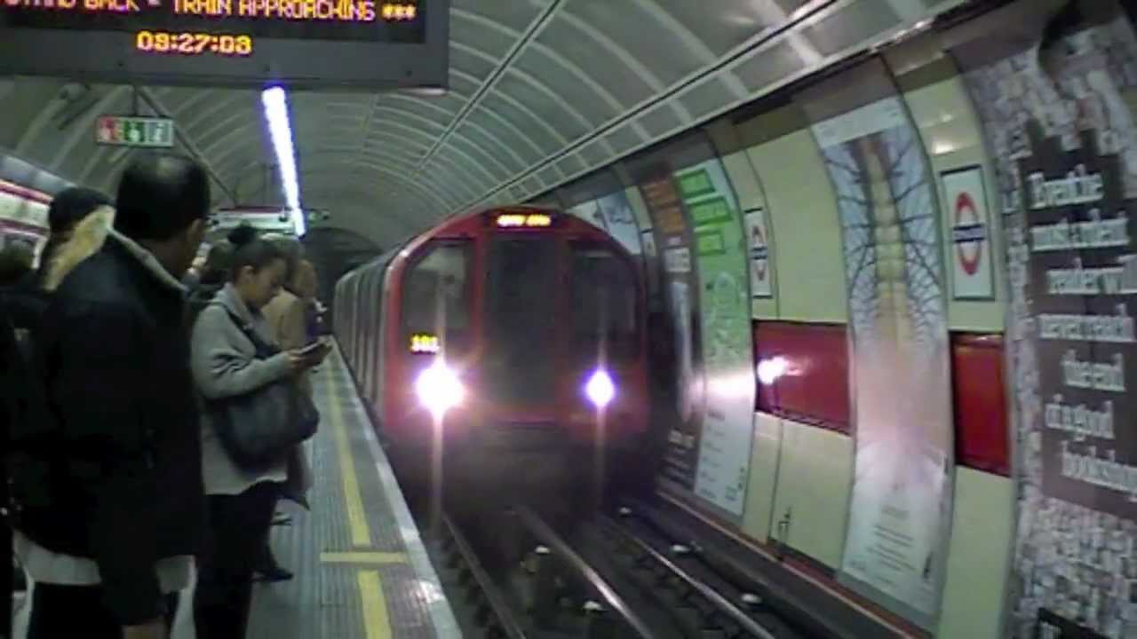 London Underground Central Line 1992 Tube Stock Bethnal Green Station ...