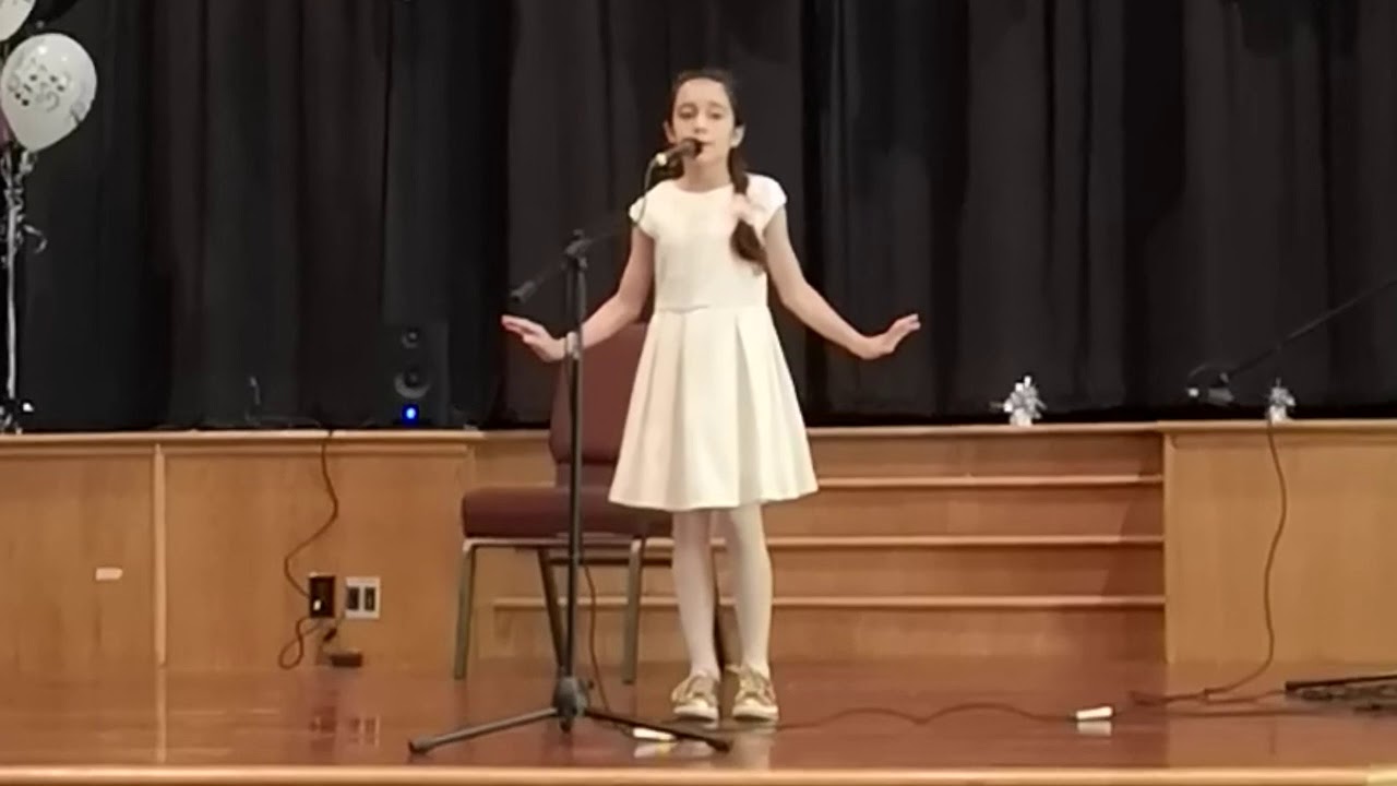 11 YEARS OLD GIRL SINGS ON MY OWN At MUSIC SCHOOL RECITAL Les 11-years-old-girl-sings-on-my-own-at-music-school-recital-les
