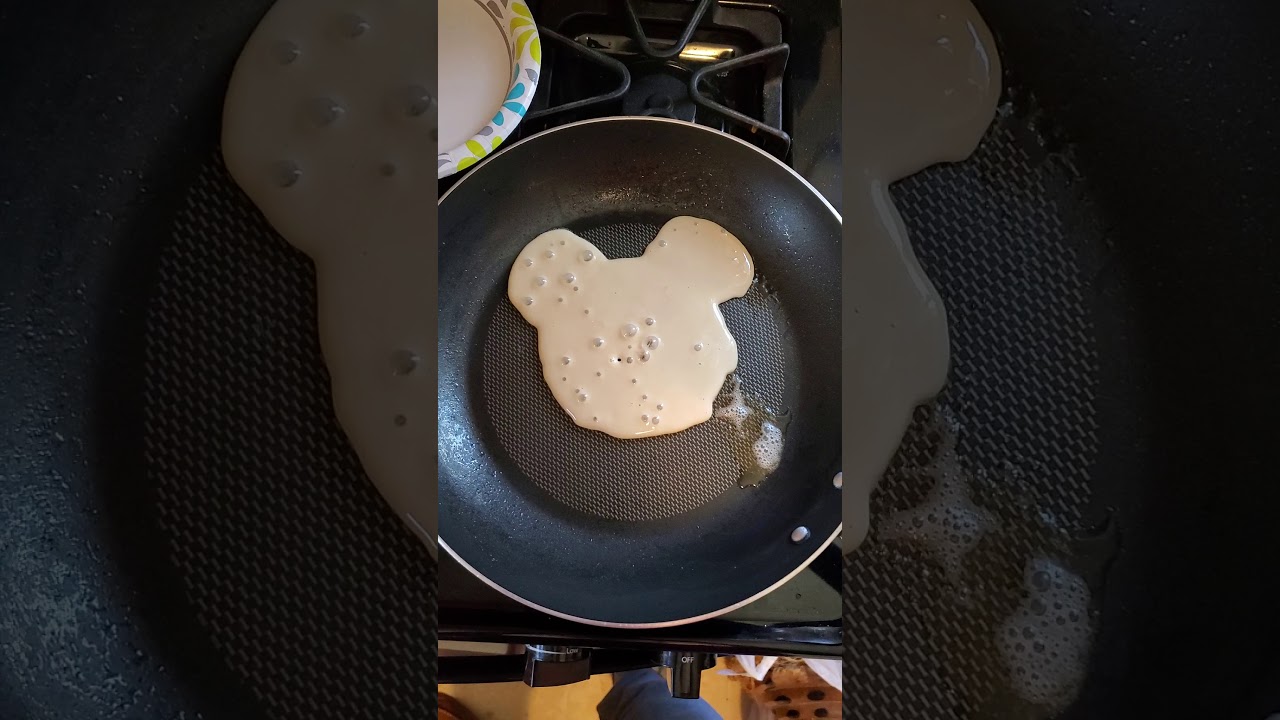 Mickey mouse pancakes for the kids - YouTube