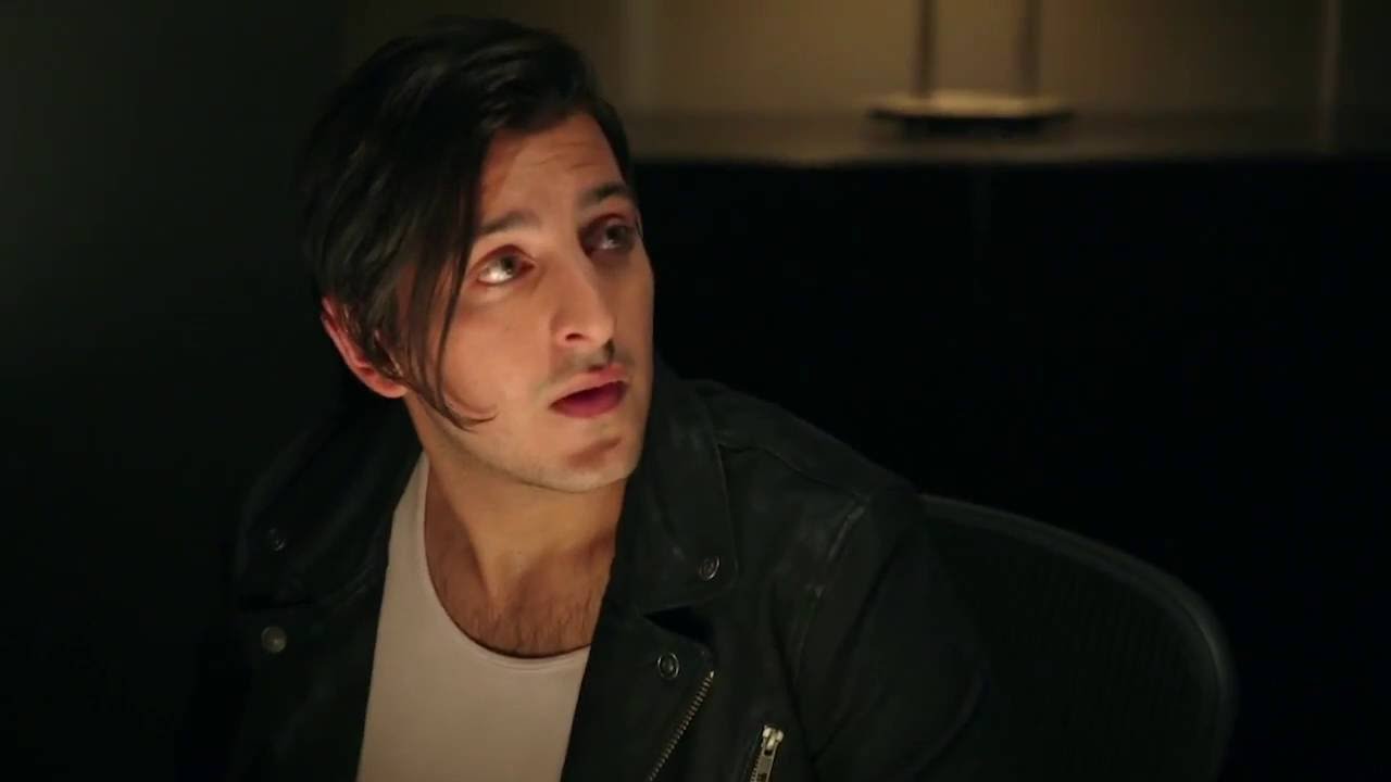 Julien Ari | CSI Cyber (Bernie Renard) - YouTube