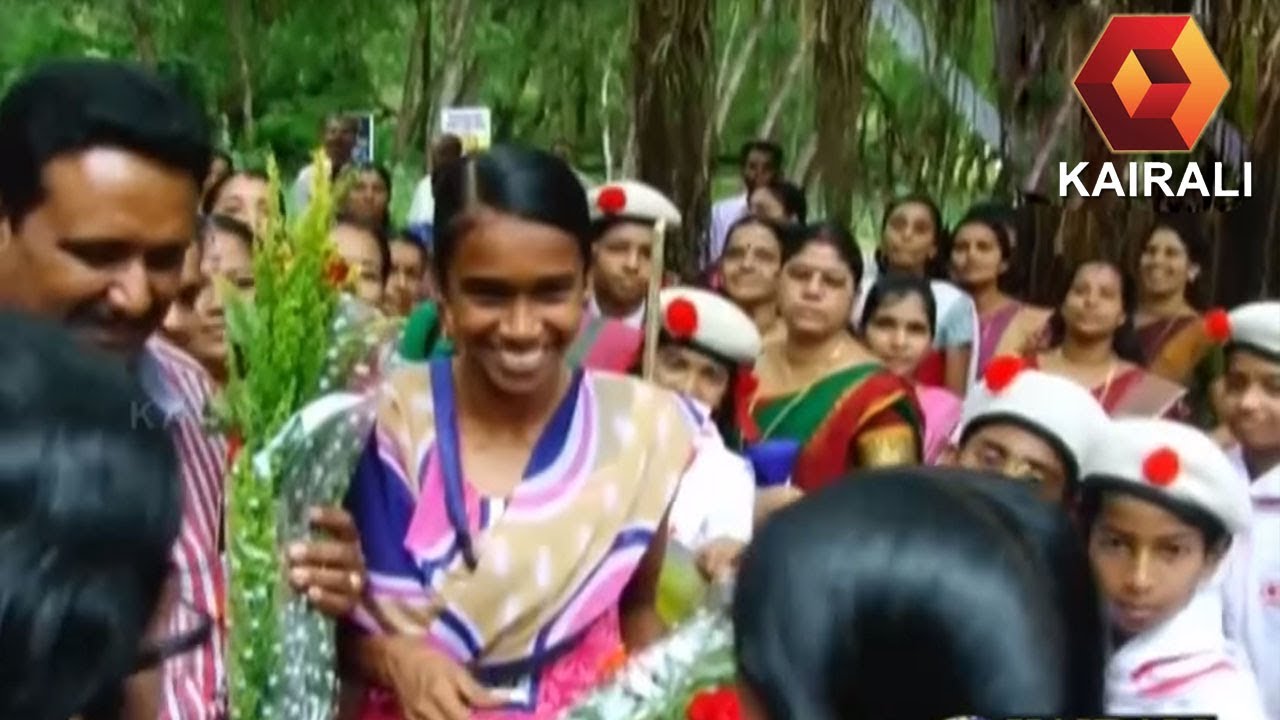 PU Chitra Gives a Part of Her Donation Money to Blind Student - YouTube