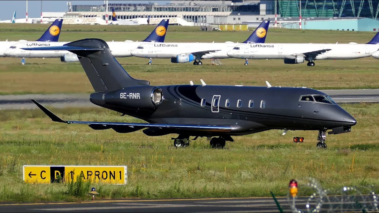 Formula 1 (2021) private jet arrivals (Piaggio P.180, AlphaTauri ...