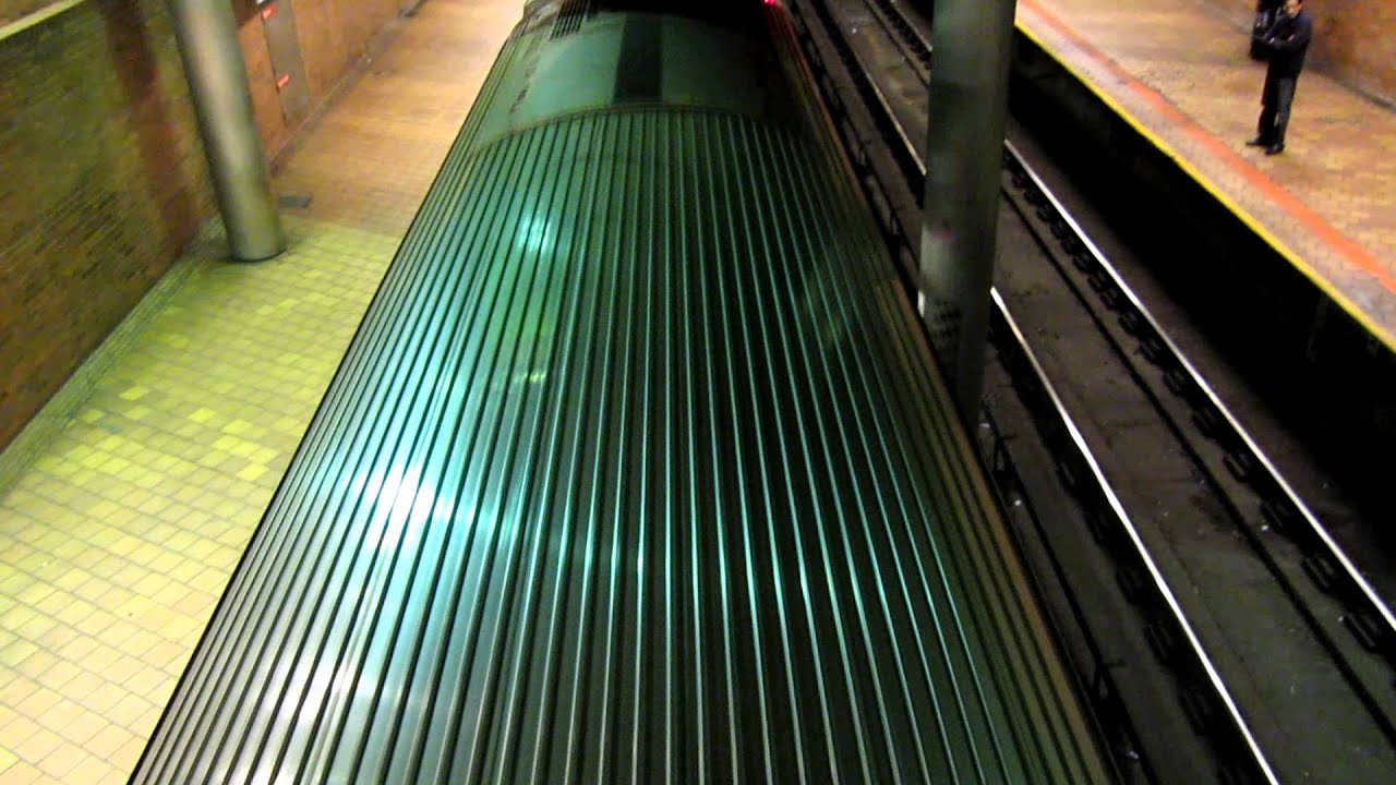 Overhead view of a R160 (F) Train At 21st Street - Queensbridge - YouTube