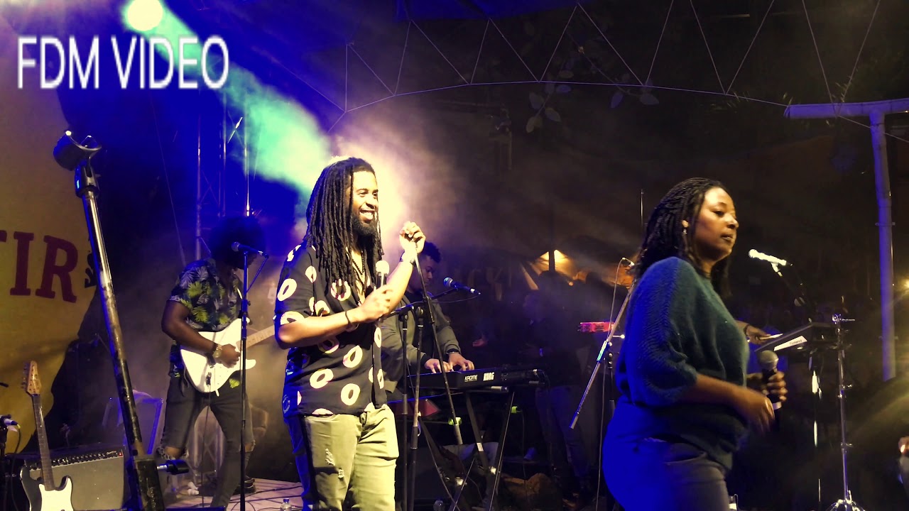 Linzy Bacbotte-Bondie ene fam & The Prophecy Live Big Willi's - YouTube