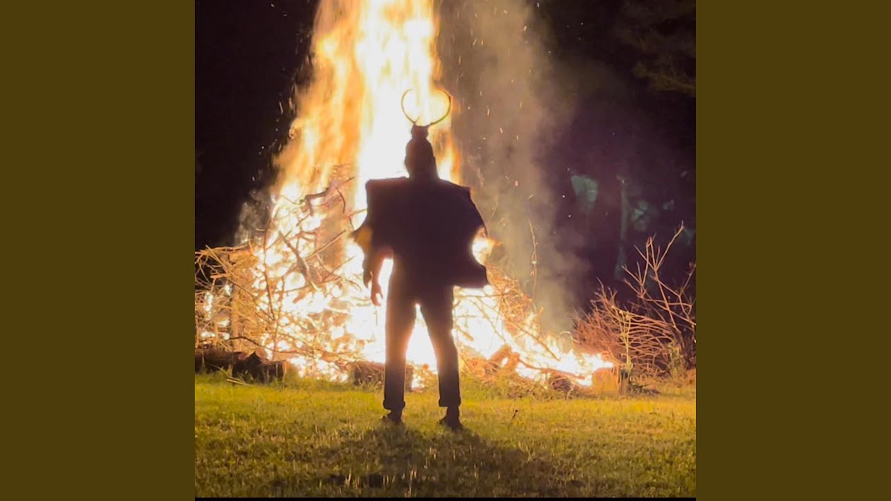 MOLLY WATER (feat. APEMAN) - YouTube